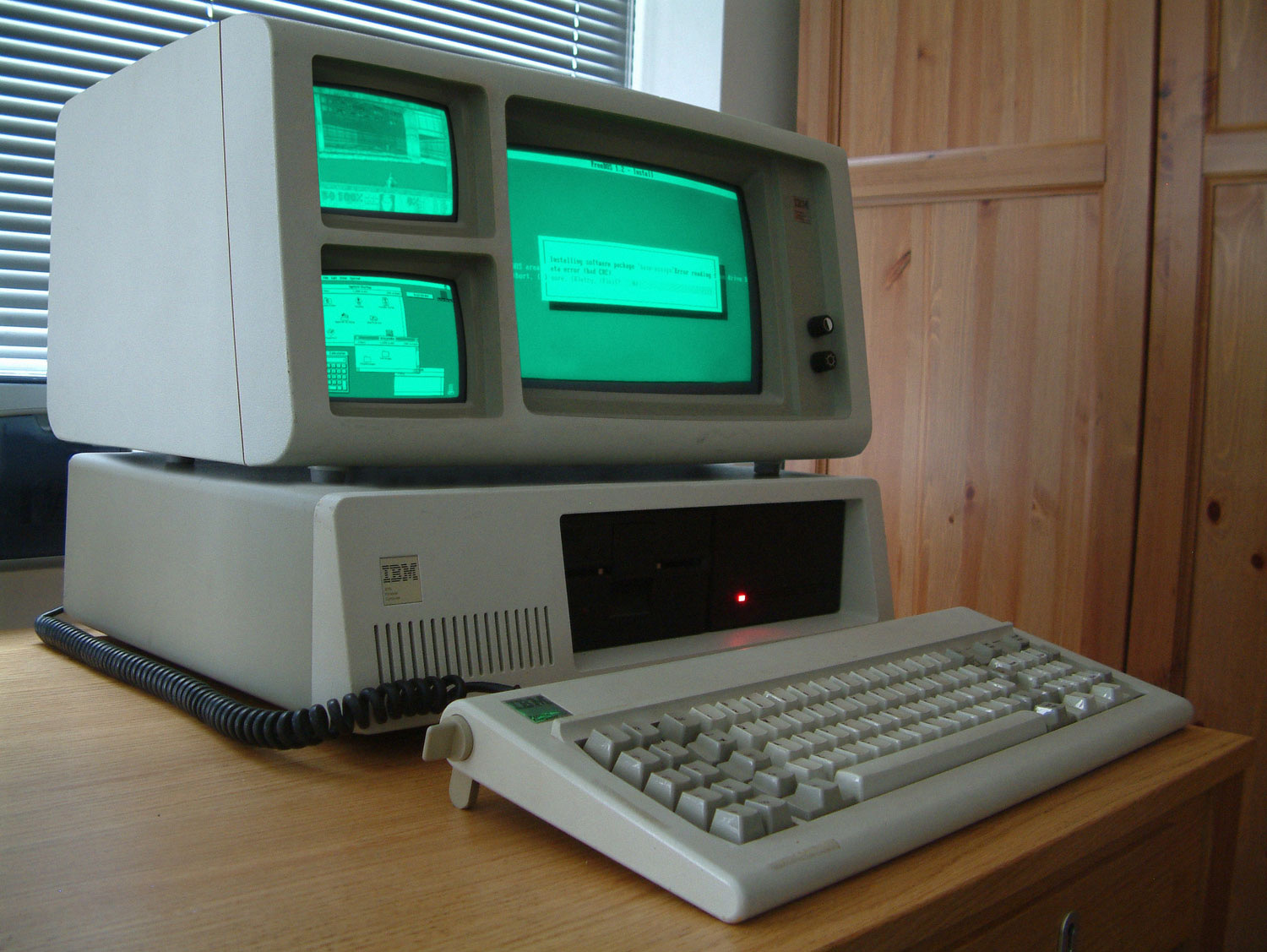 Shared post - Made by the great NanoRaptor. I want that setup.